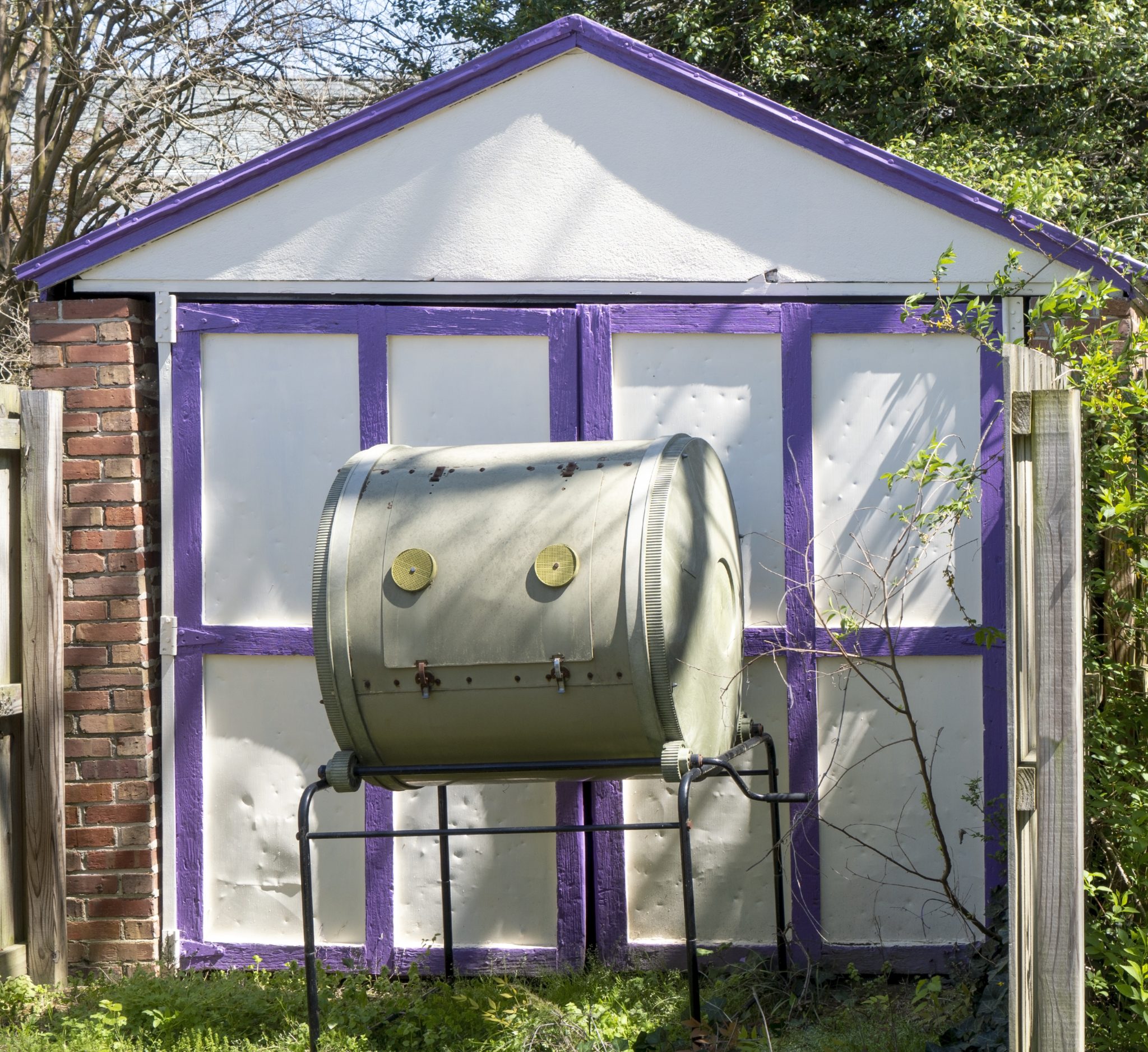 How and why to compost in a tumbler, the complete guide - Micro Farm Days